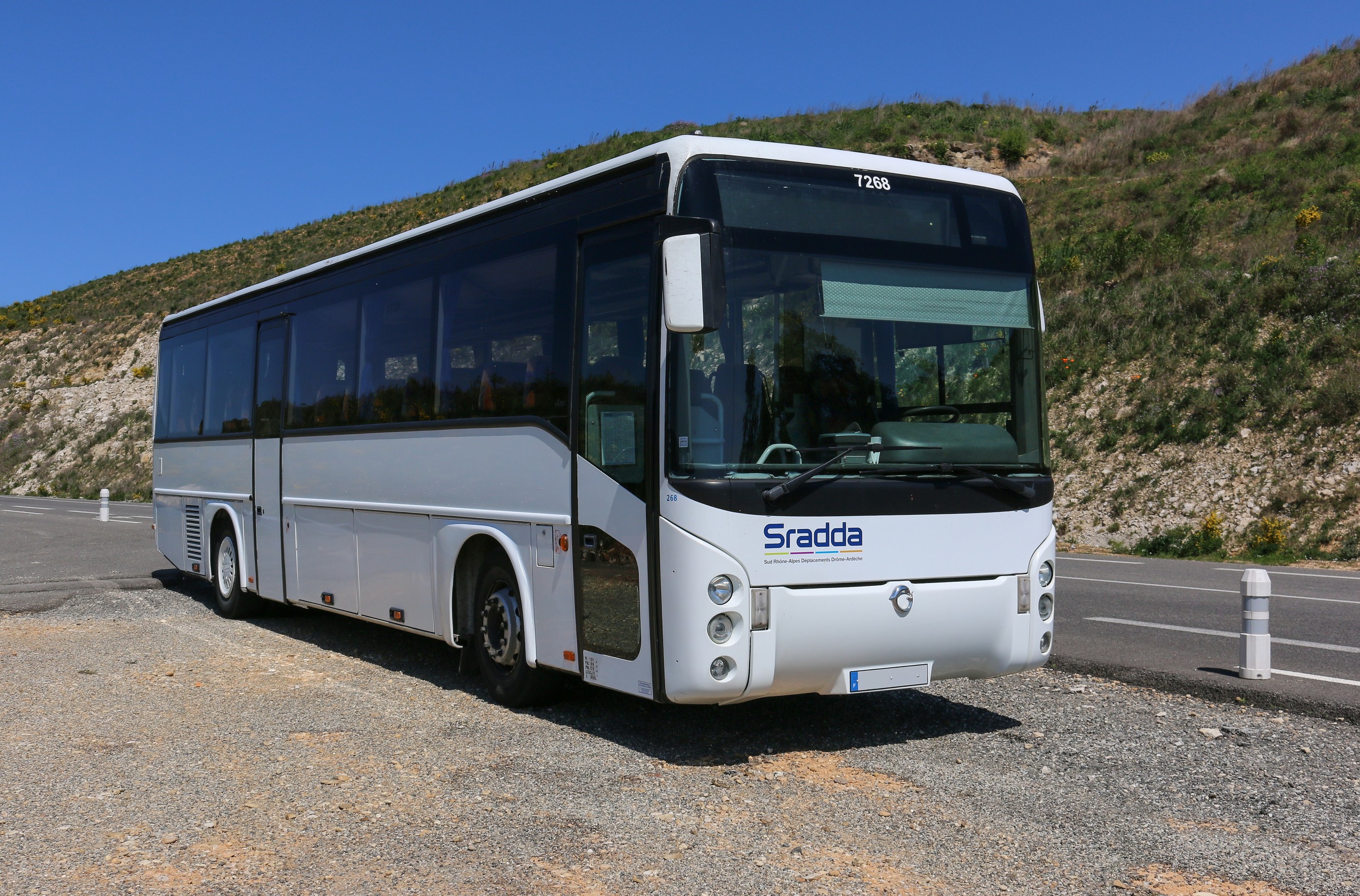 Nos autocars et bus de transport en commun et de voyage - SRADDA